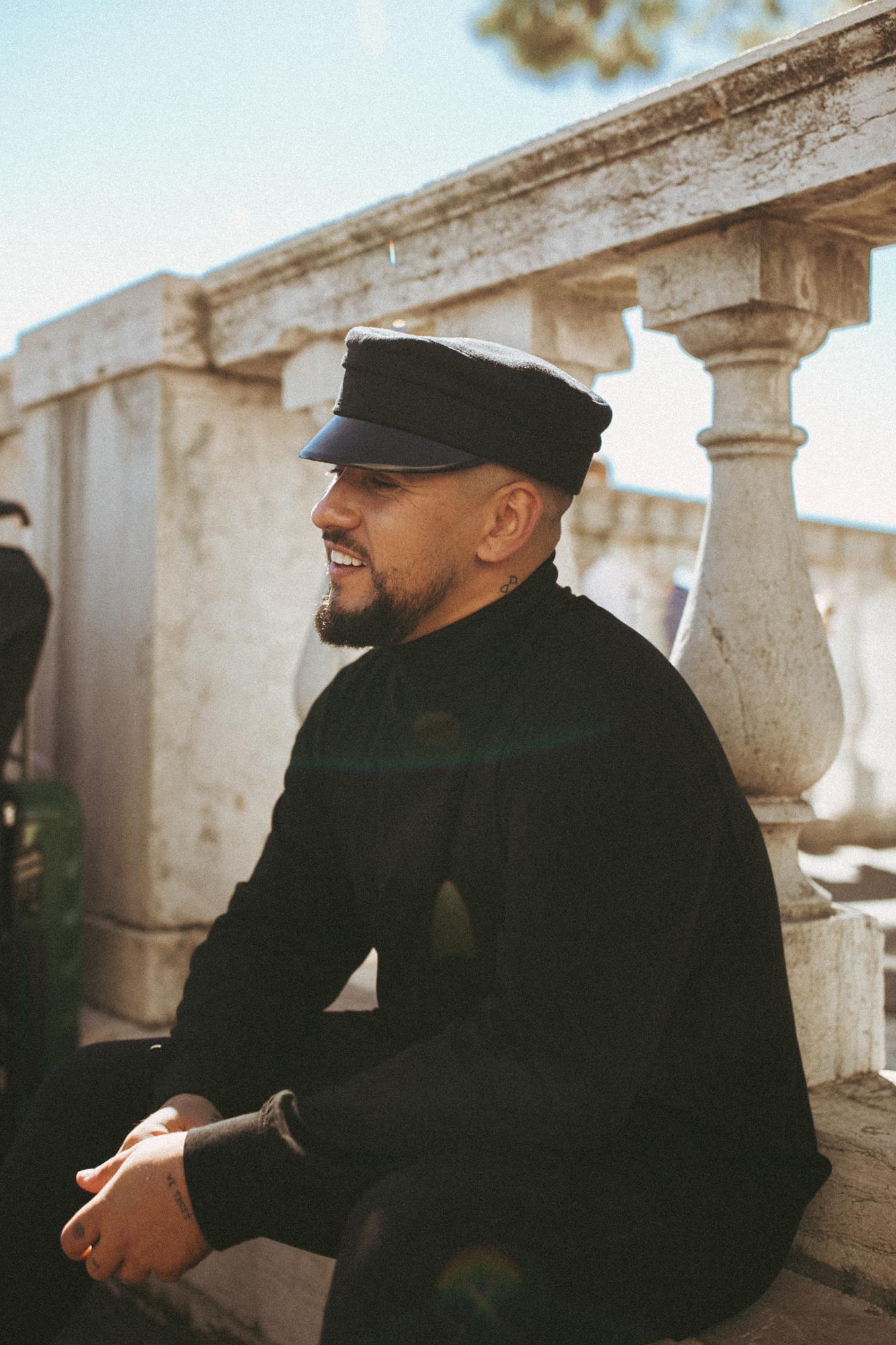 MONATIK выпустил трек Зашивает душу - текст песни, новости музыки | РБК ...