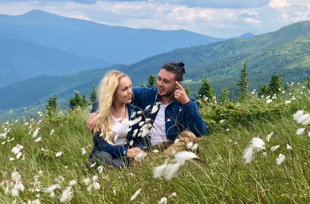 Співачка Alyosha прокоментувала чутки про третю вагітність | РБК ...