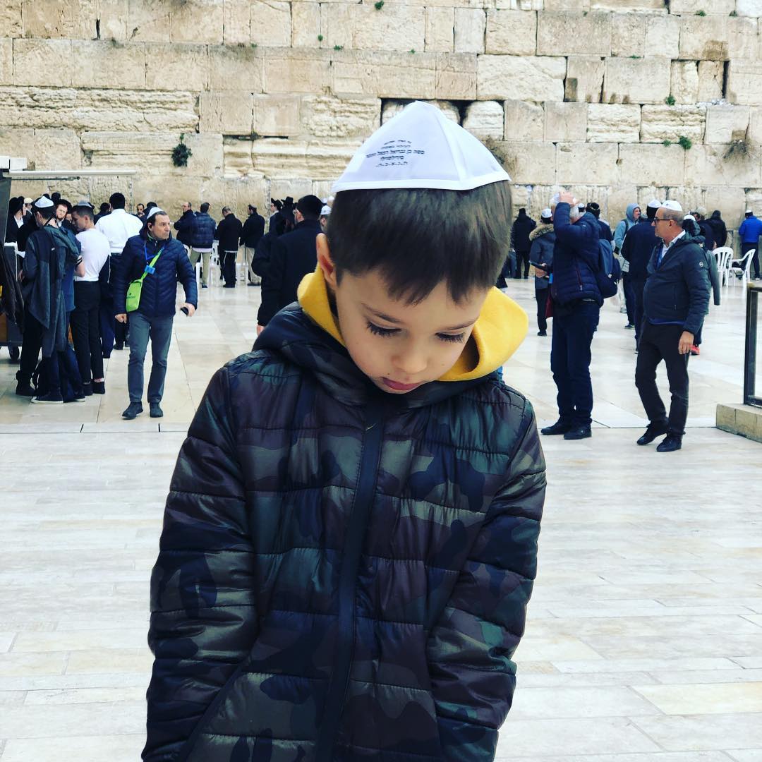 Игорь Ласточкин с семьей отправился на отдых в Израиль | РБК-Україна