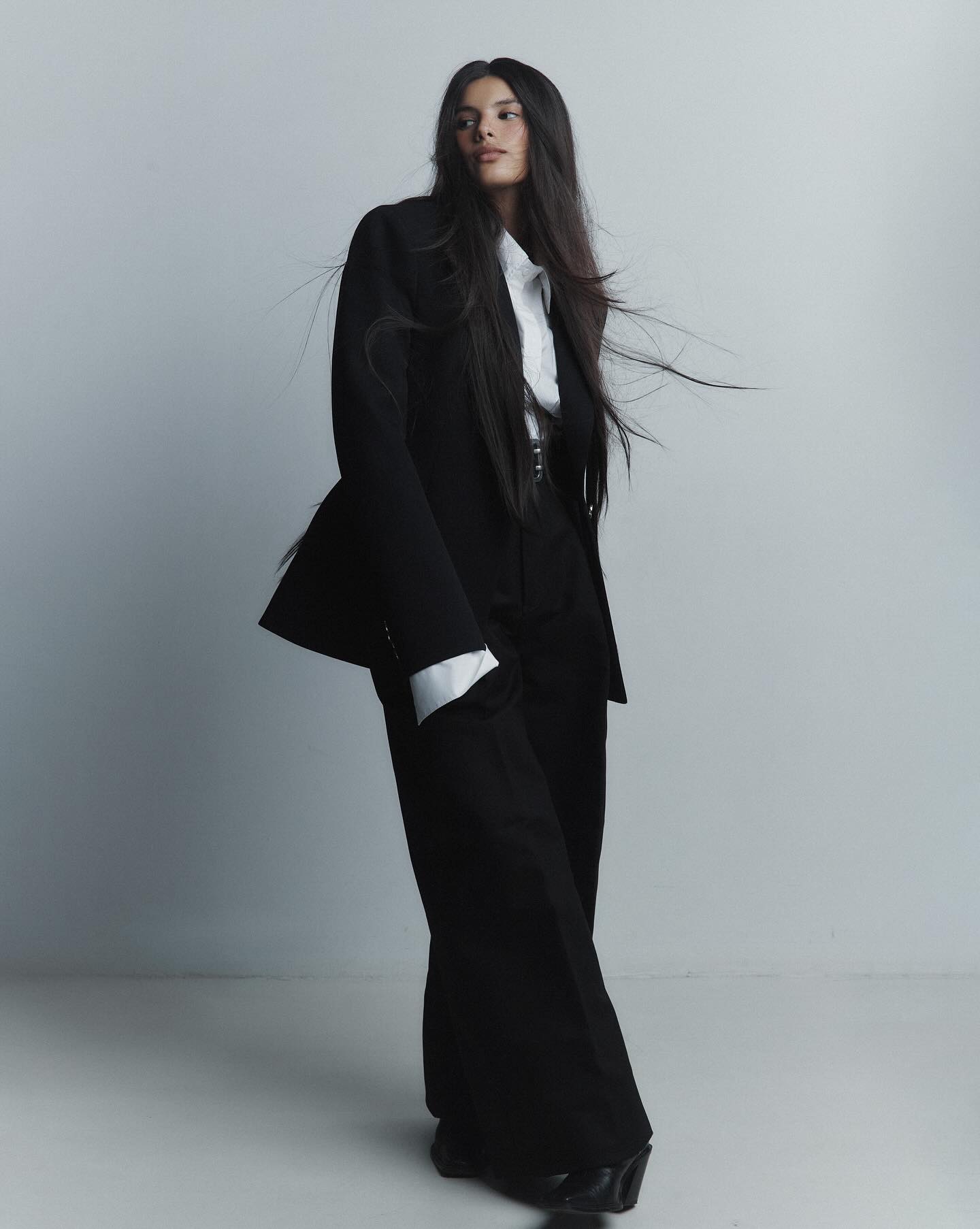 Мишель Андраде рассказала о гардеробе и как подбирает образы | РБК Украина