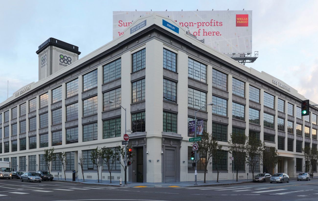 Помощь украинцам оказывают иностранцы - бронируют пустое жилье на ...