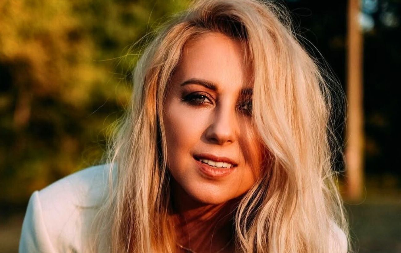 Ukrainian singer Matvienko debuts a surprising brunette transformation ...