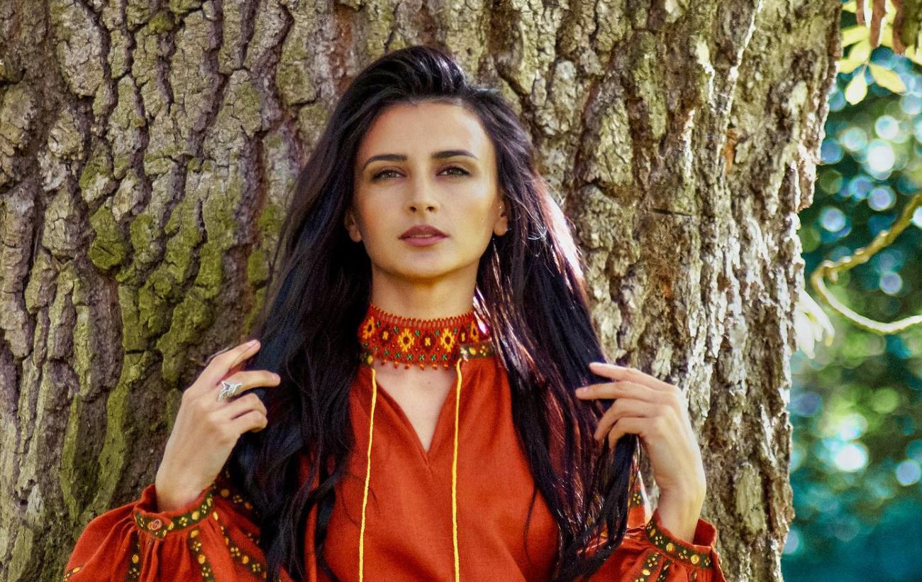 Співачка NAVKA травмувалася на зйомках - фото | РБК-Україна