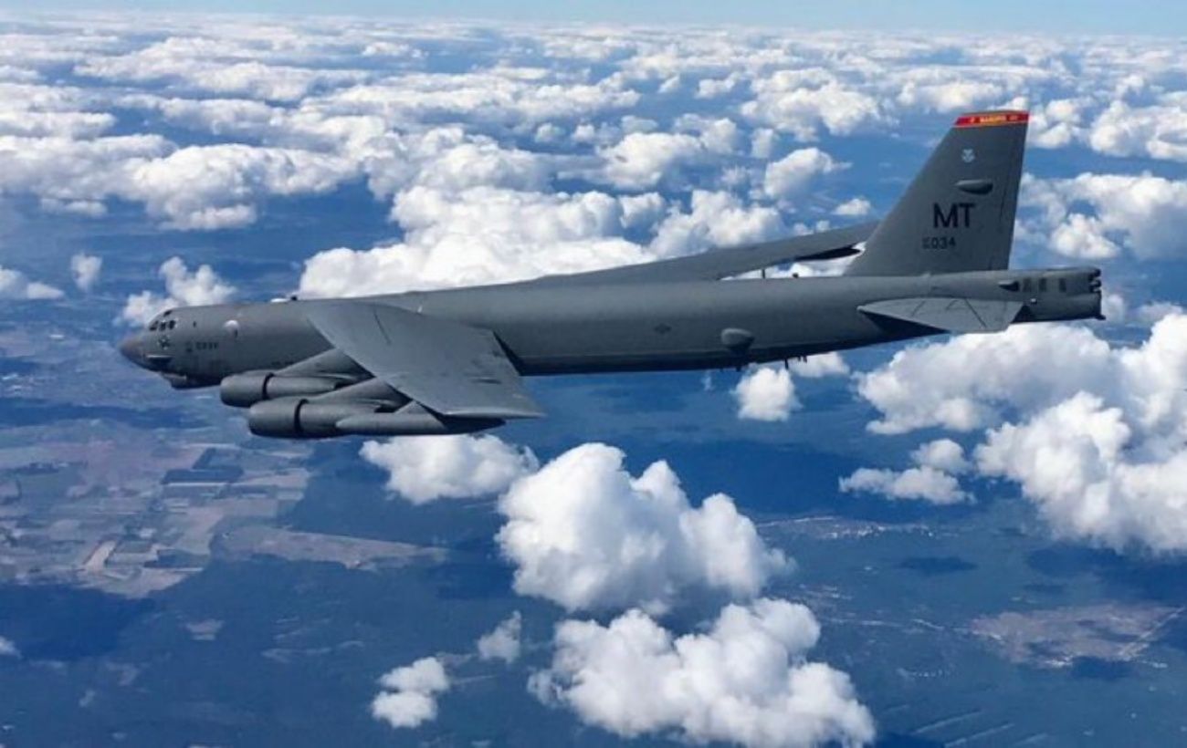 Політ бомбардувальника B-52 біля кордону Росії | РБК-Україна