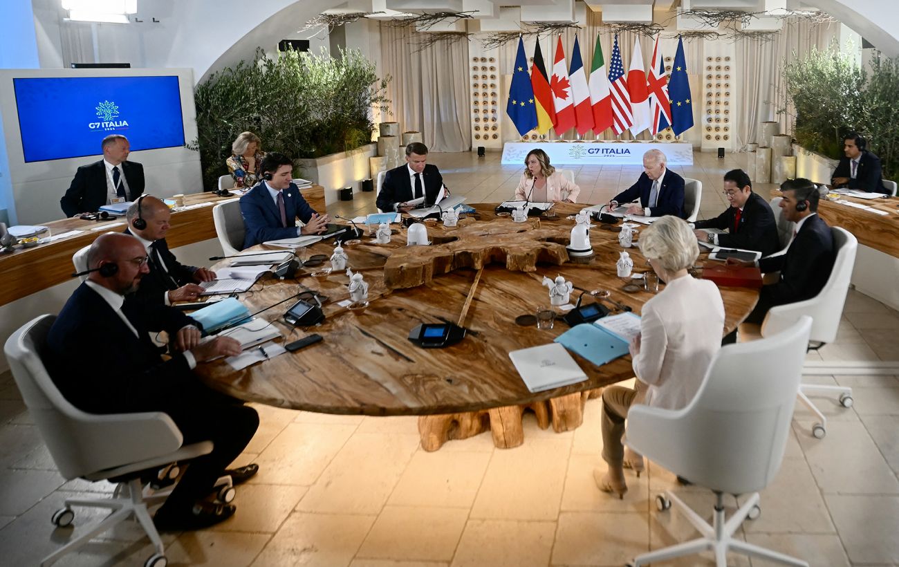 G7 за підсумками саміту вирішила передати Україні 50 млрд доларів до кінця року. Читайте на UKR.NET